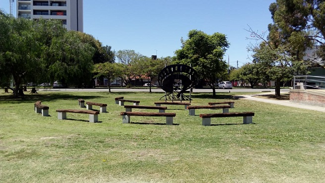 LA UNLA AVANZA EN LA CONSTRUCCIÓN DE AULAS AL AIRE LIBRE – Lanus Noticias
